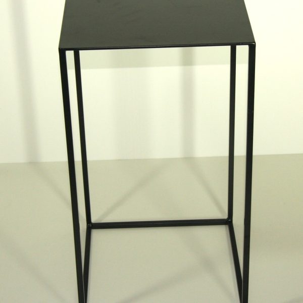 Coluna prisma preta pequena – Rent a Party