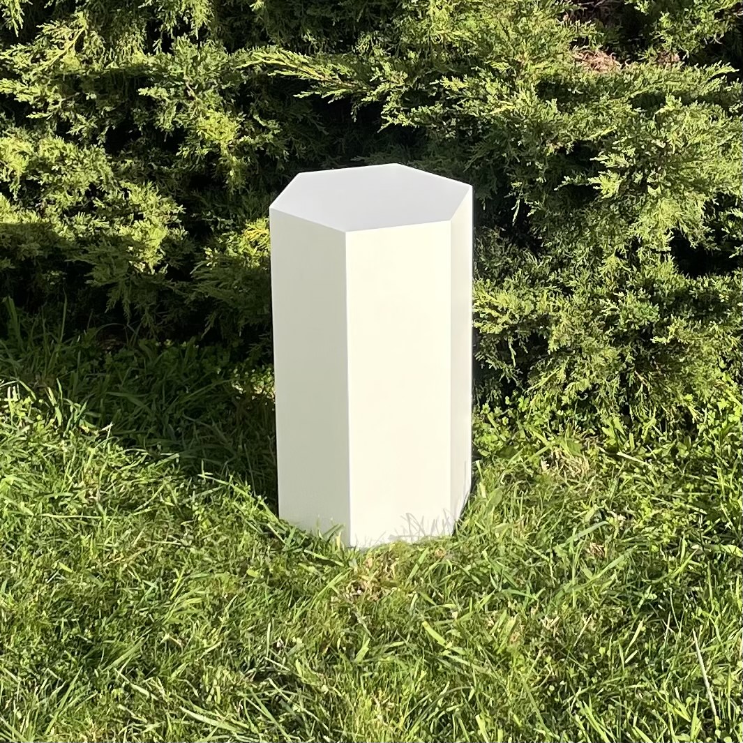 Coluna hexagonal branca pequena – Rent a Party